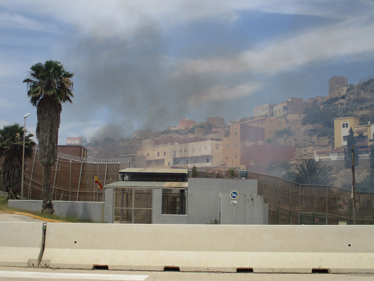 Humazos fronterizos | El Alminar de Melilla